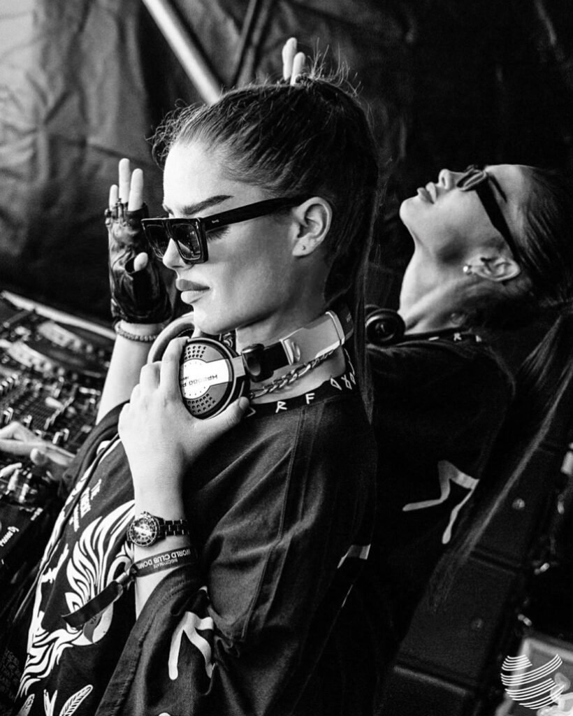 The Geors: Twin DJs and Models Inspiring Artistic Self-Expression